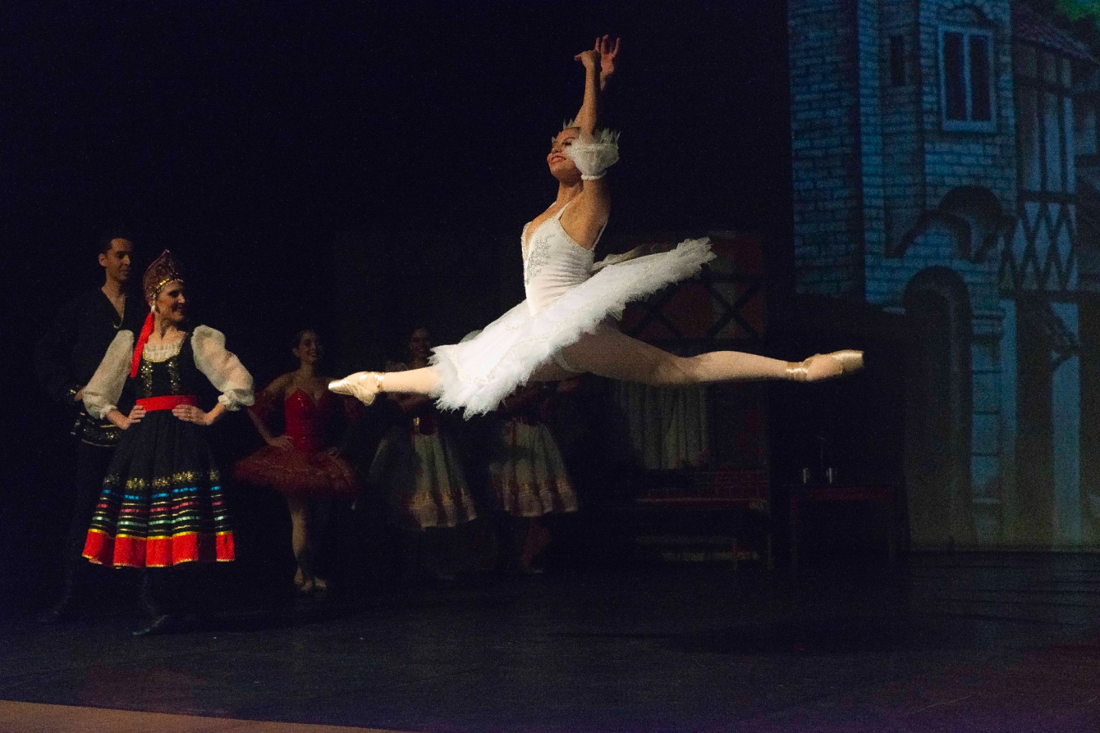 Ballet Yara Ciconi apresenta o espetáculo Coppélia no Teatro Padre ...